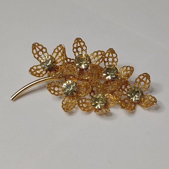 Jewelry | Very Pretty Lightweight Gold Tone Flower Brooch | Poshmark